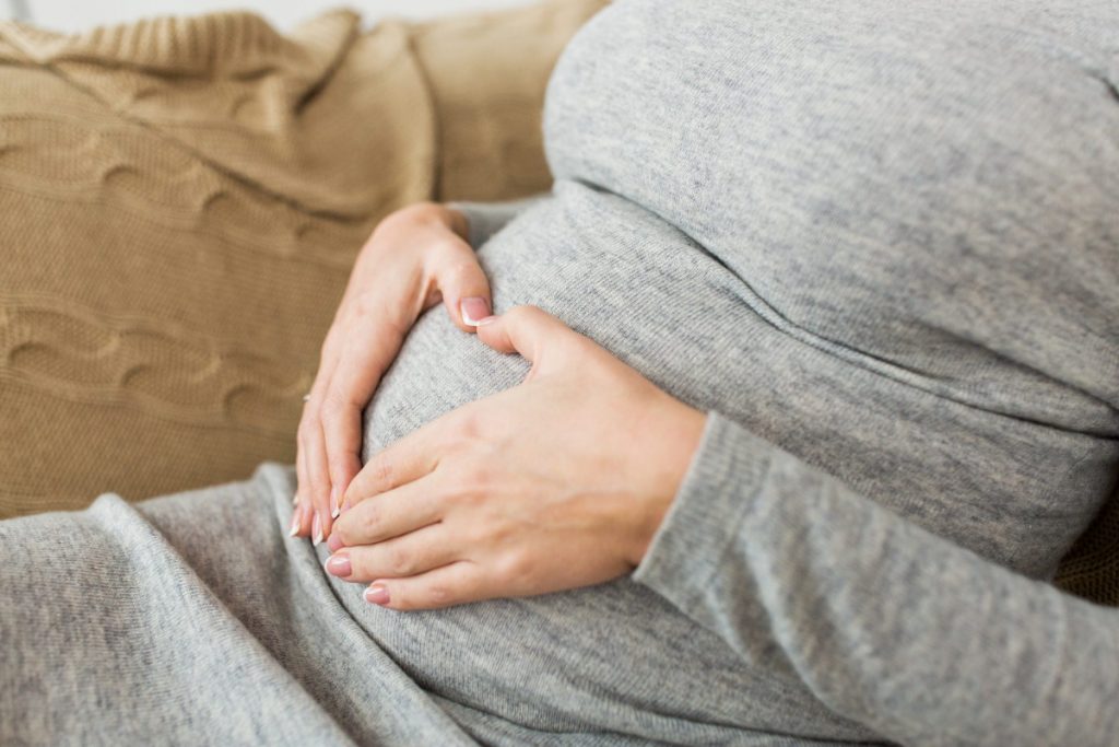 Joven finge embarazo y se autosecuestra para "perder a sus bebés" | Fernanda Familiar