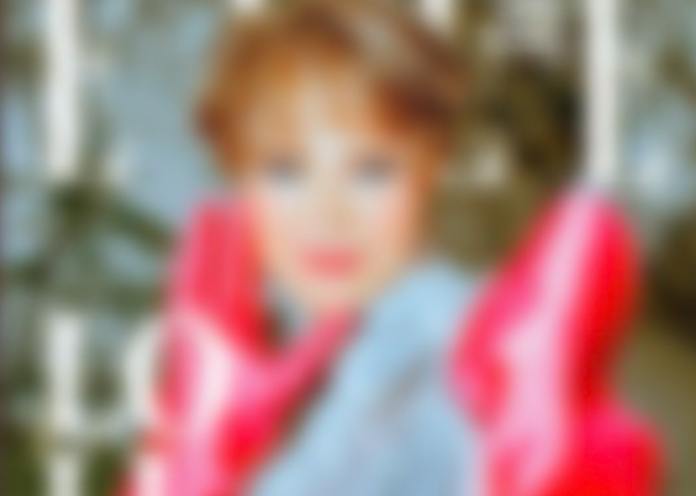 Lolita Ayala llega a la portada de Elle | Fernanda Familiar