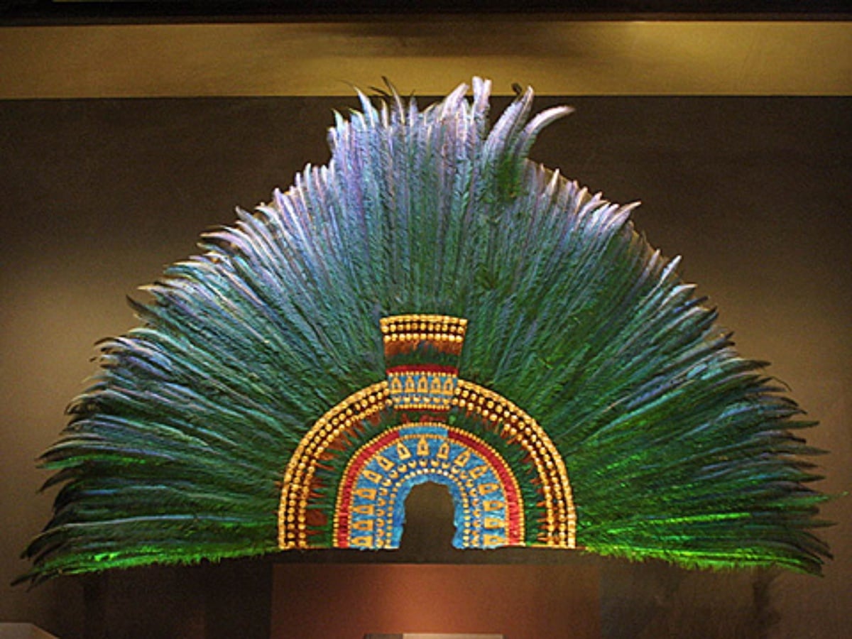 ¿Qué esconde Austria? El misterio del Penacho de Moctezuma | Fernanda ...